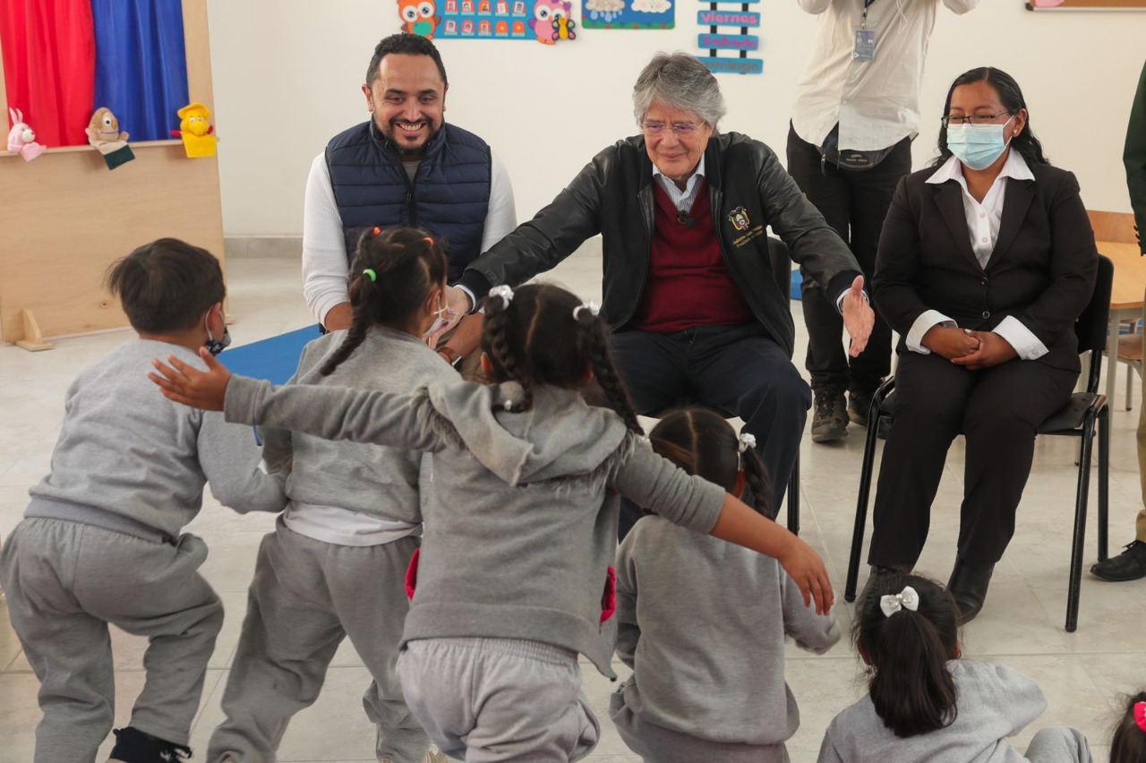 El presidente Lasso entrega la repotenciada Unidad Educativa de ...
